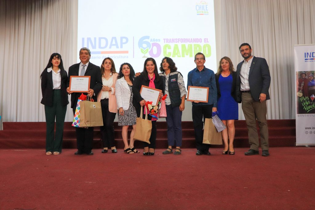 Ceremonia de aniversario INDAP, se hizo entrega de reconocimientos a ...
