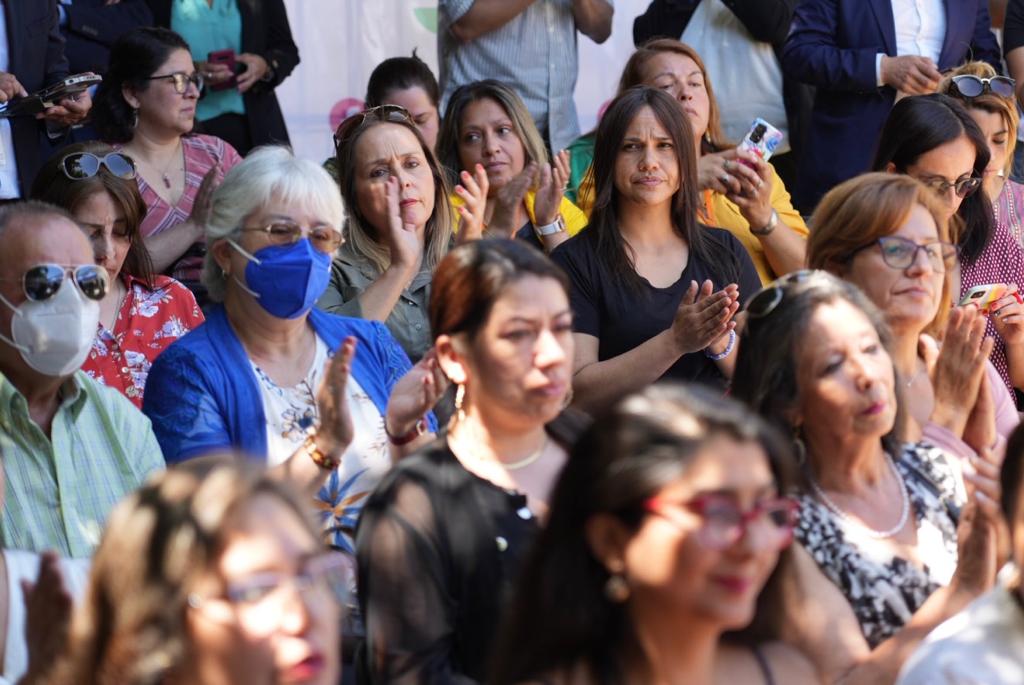 Gobernador Regional y Directora Nacional de Sernameg inauguran primer Centro de Atención ...